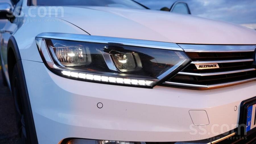 White Volkswagen Passat Alltrack 2017 in Riga, with an engine capacity of 2.00 L and mileage of 325 thousand km for 11500 €, photo 33 on AUTOMOTO.COM.LV