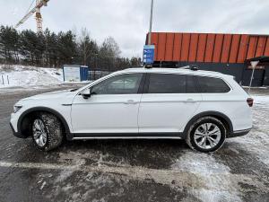 White Volkswagen Passat Alltrack 2018 in Vilnius, with an engine capacity of 2.00 L and mileage of 150 thousand km for 16500 €, photo 2 on AUTOMOTO.COM.LV