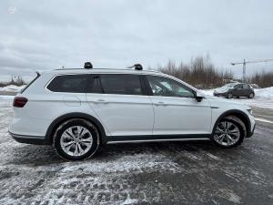 White Volkswagen Passat Alltrack 2018 in Vilnius, with an engine capacity of 2.00 L and mileage of 150 thousand km for 16500 €, photo 6 on AUTOMOTO.COM.LV