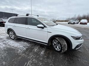White Volkswagen Passat Alltrack 2018 in Vilnius, with an engine capacity of 2.00 L and mileage of 150 thousand km for 16500 €, photo 7 on AUTOMOTO.COM.LV