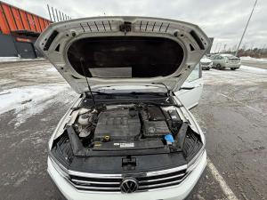 White Volkswagen Passat Alltrack 2018 in Vilnius, with an engine capacity of 2.00 L and mileage of 150 thousand km for 16500 €, photo 10 on AUTOMOTO.COM.LV