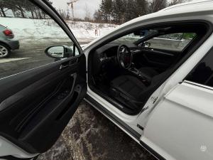 White Volkswagen Passat Alltrack 2018 in Vilnius, with an engine capacity of 2.00 L and mileage of 150 thousand km for 16500 €, photo 13 on AUTOMOTO.COM.LV