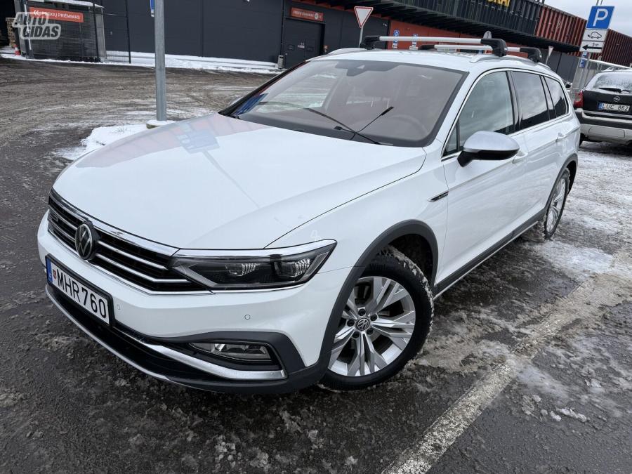 White Volkswagen Passat Alltrack 2018 in Vilnius, with an engine capacity of 2.00 L and mileage of 150 thousand km for 16350 €, photo 1 on AUTOMOTO.COM.LV