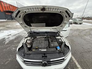 White Volkswagen Passat Alltrack 2018 in Vilnius, with an engine capacity of 2.00 L and mileage of 150 thousand km for 16350 €, photo 9 on AUTOMOTO.COM.LV