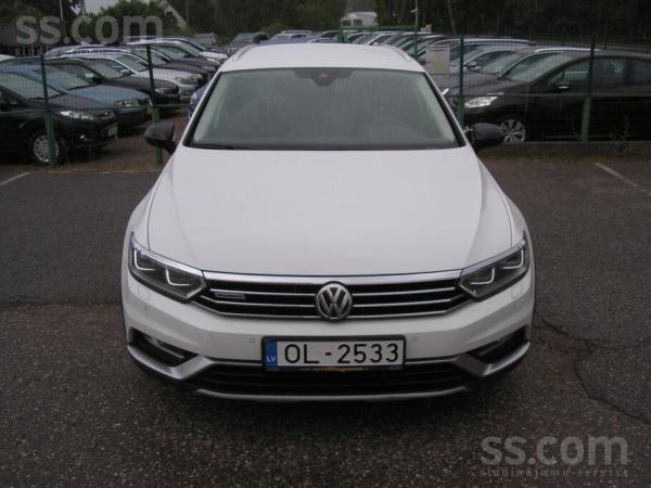 White Volkswagen Passat Alltrack 2018 in Riga, with an engine capacity of 2.00 L and mileage of 0 thousand km for 16650 €, photo 5 on AUTOMOTO.COM.LV