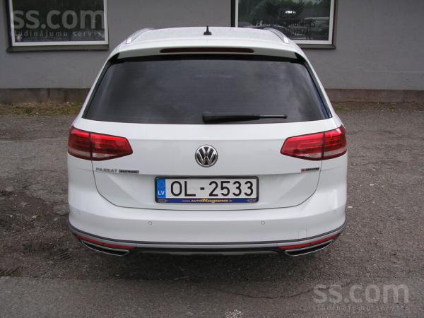 White Volkswagen Passat Alltrack 2018 in Riga, with an engine capacity of 2.00 L and mileage of 0 thousand km for 16650 €, photo 6 on AUTOMOTO.COM.LV