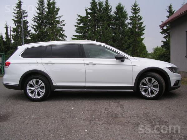 White Volkswagen Passat Alltrack 2018 in Riga, with an engine capacity of 2.00 L and mileage of 0 thousand km for 16650 €, photo 7 on AUTOMOTO.COM.LV