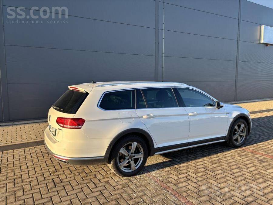 White Volkswagen Passat Alltrack 2019 in Riga, with an engine capacity of 2.00 L and mileage of 165 thousand km for 18500 €, photo 5 on AUTOMOTO.COM.LV