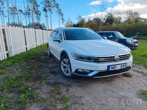 Volkswagen Passat Alltrack 2019 in Riga on AUTOMOTO.COM.LV White Volkswagen Passat Alltrack 2019 in Riga, with an engine capacity of 2.00 L and mileage of 172 thousand km for 17500 €, photo 4 on AUTOMOTO.COM.LV
