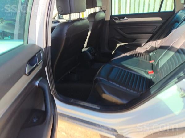 Volkswagen Passat Alltrack 2019 in Riga on AUTOMOTO.COM.LV White Volkswagen Passat Alltrack 2019 in Riga, with an engine capacity of 2.00 L and mileage of 172 thousand km for 17500 €, photo 9 on AUTOMOTO.COM.LV