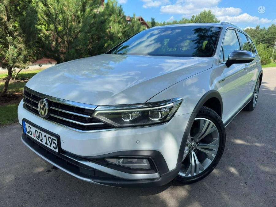 White Volkswagen Passat Alltrack 2020 in Vilnius, with an engine capacity of 1.97 L and mileage of 256 thousand km for 17300 €, photo 3 on AUTOMOTO.COM.LV