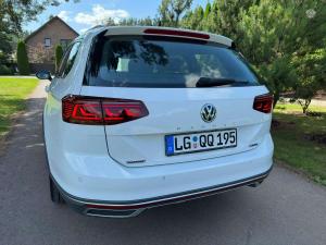 White Volkswagen Passat Alltrack 2020 in Vilnius, with an engine capacity of 1.97 L and mileage of 256 thousand km for 17300 €, photo 7 on AUTOMOTO.COM.LV