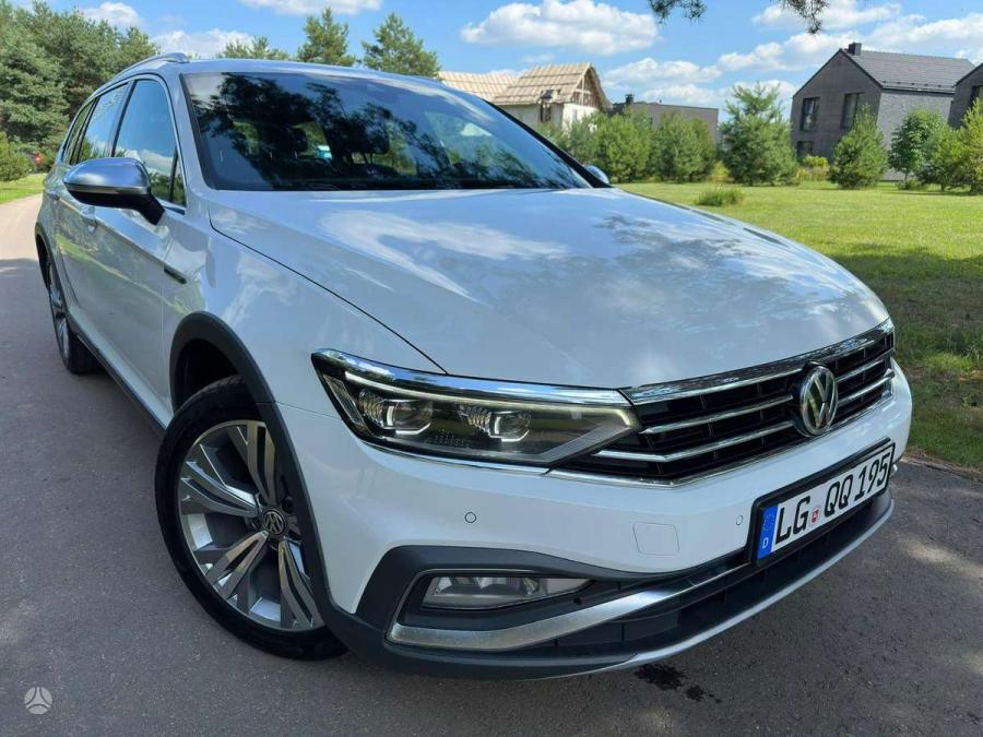 White Volkswagen Passat Alltrack 2020 in Vilnius, with an engine capacity of 1.97 L and mileage of 256 thousand km for 17300 €, photo 13 on AUTOMOTO.COM.LV
