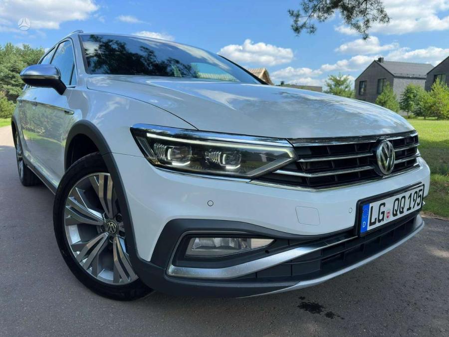 White Volkswagen Passat Alltrack 2020 in Vilnius, with an engine capacity of 1.97 L and mileage of 256 thousand km for 17300 €, photo 14 on AUTOMOTO.COM.LV