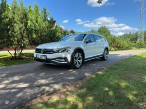 White Volkswagen Passat Alltrack 2020 in Vilnius, with an engine capacity of 1.97 L and mileage of 256 thousand km for 17300 €, photo 15 on AUTOMOTO.COM.LV