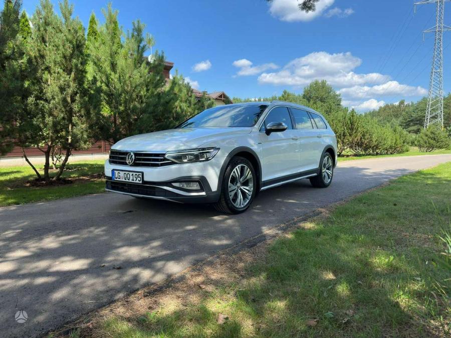 White Volkswagen Passat Alltrack 2020 in Vilnius, with an engine capacity of 1.97 L and mileage of 256 thousand km for 17300 €, photo 15 on AUTOMOTO.COM.LV