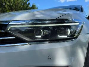 White Volkswagen Passat Alltrack 2020 in Vilnius, with an engine capacity of 1.97 L and mileage of 256 thousand km for 17300 €, photo 16 on AUTOMOTO.COM.LV