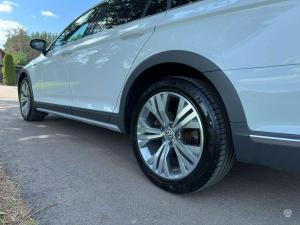 White Volkswagen Passat Alltrack 2020 in Vilnius, with an engine capacity of 1.97 L and mileage of 256 thousand km for 17300 €, photo 19 on AUTOMOTO.COM.LV