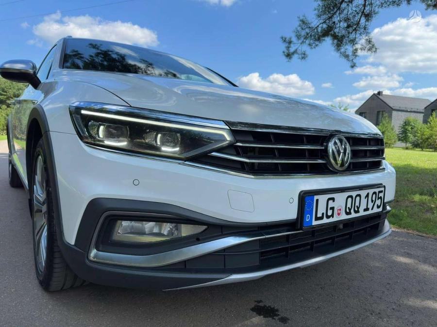 White Volkswagen Passat Alltrack 2020 in Vilnius, with an engine capacity of 1.97 L and mileage of 256 thousand km for 17300 €, photo 20 on AUTOMOTO.COM.LV