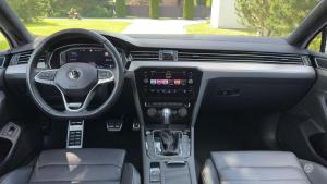 White Volkswagen Passat Alltrack 2020 in Vilnius, with an engine capacity of 1.97 L and mileage of 256 thousand km for 17300 €, photo 21 on AUTOMOTO.COM.LV