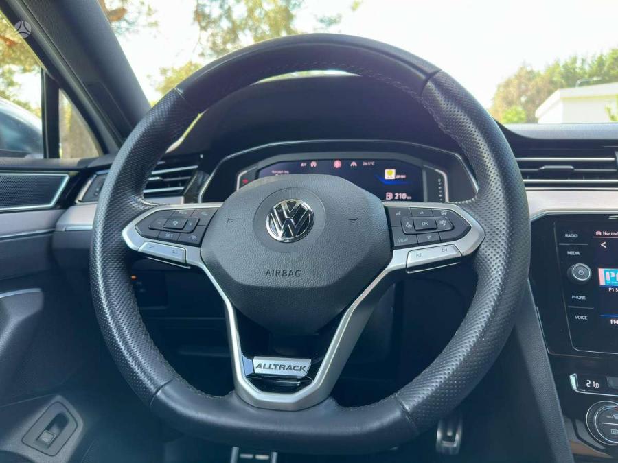 White Volkswagen Passat Alltrack 2020 in Vilnius, with an engine capacity of 1.97 L and mileage of 256 thousand km for 17300 €, photo 23 on AUTOMOTO.COM.LV