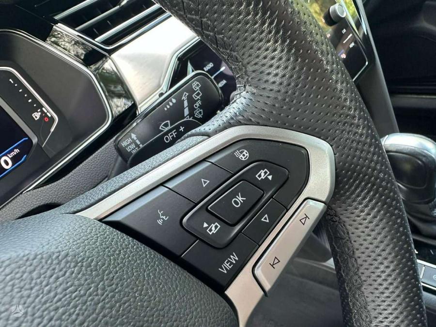 White Volkswagen Passat Alltrack 2020 in Vilnius, with an engine capacity of 1.97 L and mileage of 256 thousand km for 17300 €, photo 24 on AUTOMOTO.COM.LV