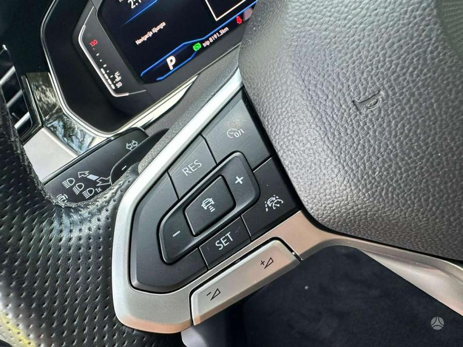 White Volkswagen Passat Alltrack 2020 in Vilnius, with an engine capacity of 1.97 L and mileage of 256 thousand km for 17300 €, photo 25 on AUTOMOTO.COM.LV