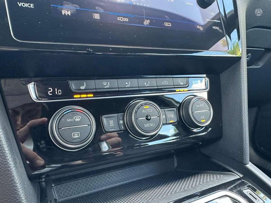 White Volkswagen Passat Alltrack 2020 in Vilnius, with an engine capacity of 1.97 L and mileage of 256 thousand km for 17300 €, photo 28 on AUTOMOTO.COM.LV