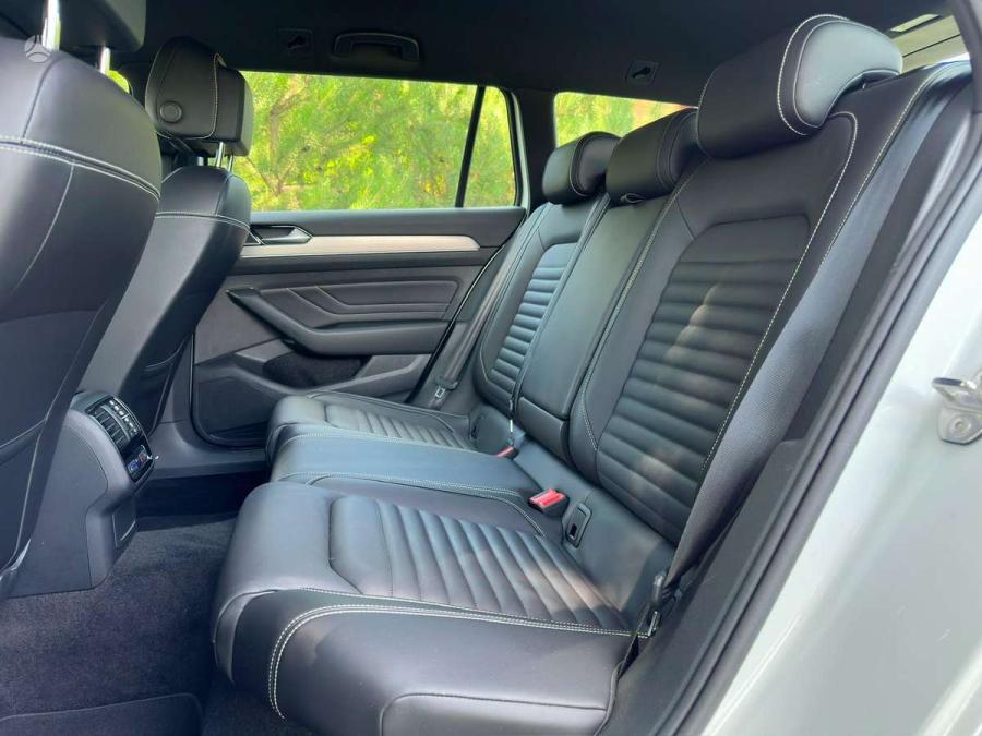 White Volkswagen Passat Alltrack 2020 in Vilnius, with an engine capacity of 1.97 L and mileage of 256 thousand km for 17300 €, photo 34 on AUTOMOTO.COM.LV