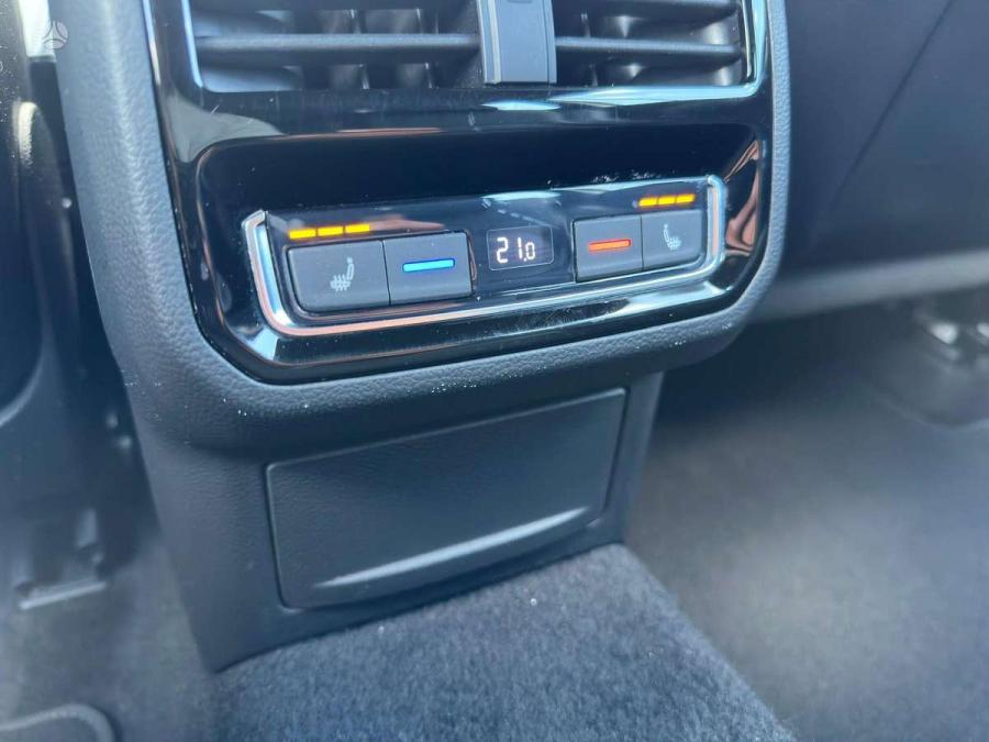 White Volkswagen Passat Alltrack 2020 in Vilnius, with an engine capacity of 1.97 L and mileage of 256 thousand km for 17300 €, photo 36 on AUTOMOTO.COM.LV
