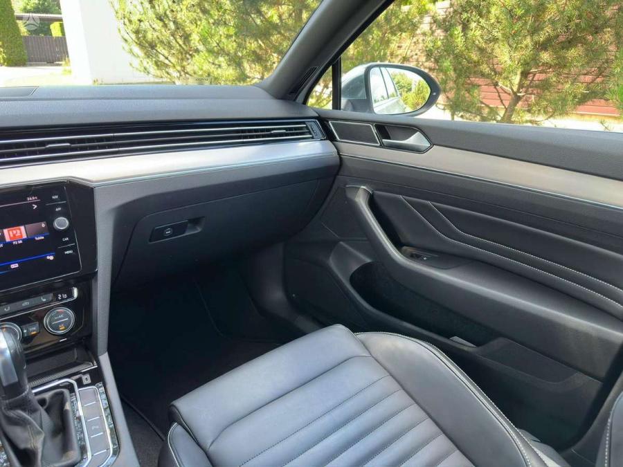 White Volkswagen Passat Alltrack 2020 in Vilnius, with an engine capacity of 1.97 L and mileage of 256 thousand km for 17300 €, photo 42 on AUTOMOTO.COM.LV