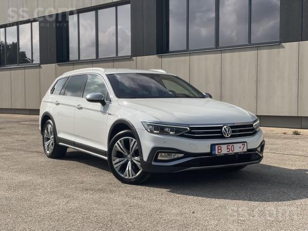 White Volkswagen Passat Alltrack 2020 in Riga, with an engine capacity of 2.00 L and mileage of 231 thousand km for 18290 €, photo 4 on AUTOMOTO.COM.LV