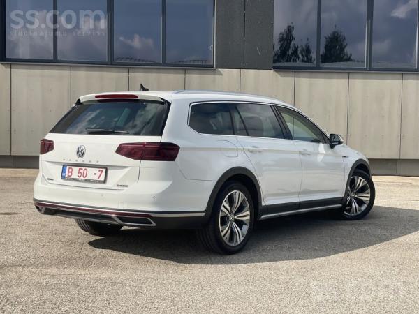 White Volkswagen Passat Alltrack 2020 in Riga, with an engine capacity of 2.00 L and mileage of 231 thousand km for 18290 €, photo 5 on AUTOMOTO.COM.LV