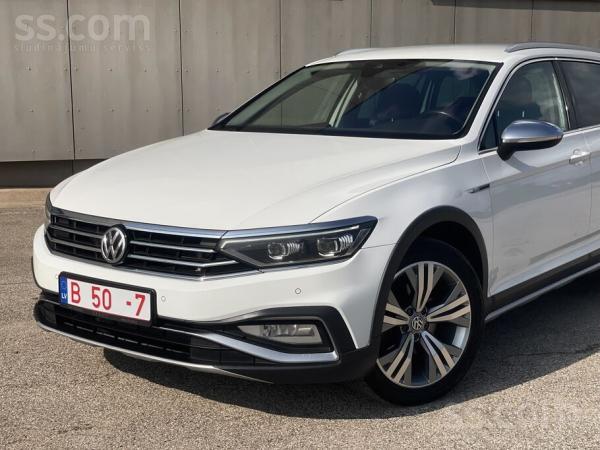 White Volkswagen Passat Alltrack 2020 in Riga, with an engine capacity of 2.00 L and mileage of 231 thousand km for 18290 €, photo 7 on AUTOMOTO.COM.LV