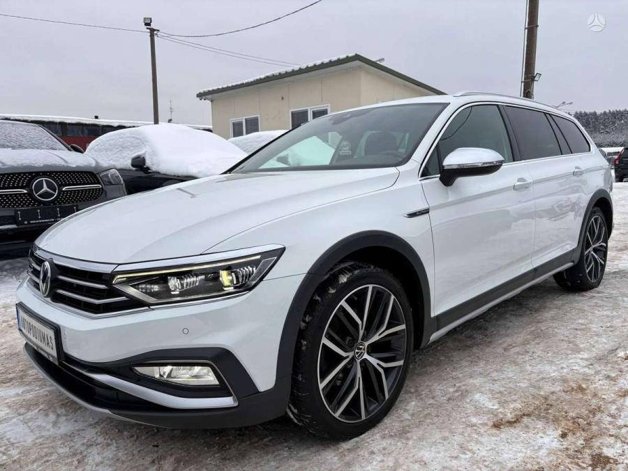 Balts Volkswagen Passat Alltrack 2021 Viļņa, ar dzinēja tilpumu 2.00 L un nobraukumu 108 tūkst. km par 26300 €, foto 1 vietnē AUTOMOTO.COM.LV
