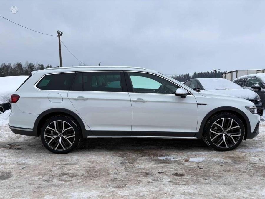 Balts Volkswagen Passat Alltrack 2021 Viļņa, ar dzinēja tilpumu 2.00 L un nobraukumu 108 tūkst. km par 26300 €, foto 4 vietnē AUTOMOTO.COM.LV