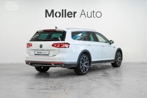 White Volkswagen Passat Alltrack 2022 in Vilnius, with an engine capacity of 2.00 L and mileage of 136 thousand km for 28000 €, photo 3 on AUTOMOTO.COM.LV