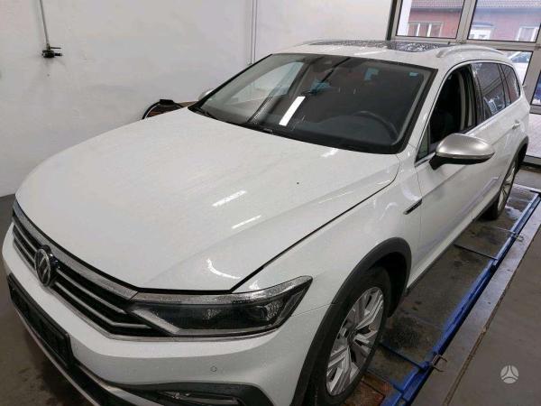 White Volkswagen Passat Alltrack 2023 in Vilnius, with an engine capacity of 1.97 L and mileage of 146 thousand km for 28350 €, photo 1 on AUTOMOTO.COM.LV