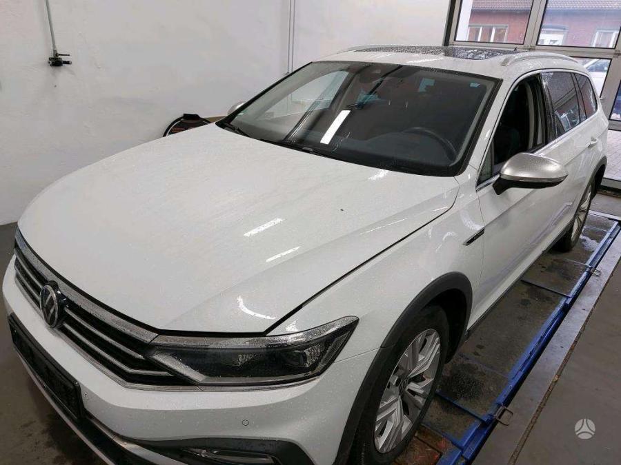 White Volkswagen Passat Alltrack 2023 in Vilnius, with an engine capacity of 1.97 L and mileage of 146 thousand km for 28350 €, photo 1 on AUTOMOTO.COM.LV