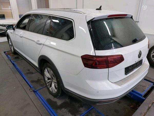 White Volkswagen Passat Alltrack 2023 in Vilnius, with an engine capacity of 1.97 L and mileage of 146 thousand km for 28350 €, photo 3 on AUTOMOTO.COM.LV