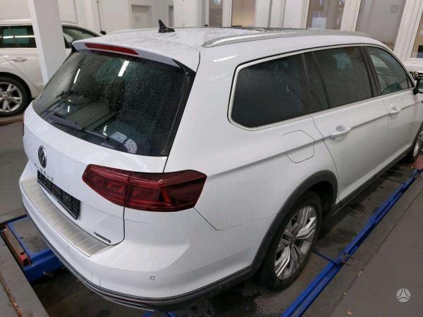 White Volkswagen Passat Alltrack 2023 in Vilnius, with an engine capacity of 1.97 L and mileage of 146 thousand km for 28350 €, photo 4 on AUTOMOTO.COM.LV
