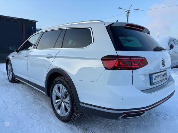 Balts Volkswagen Passat Alltrack 2023 Viļņa, ar dzinēja tilpumu 1.97 L un nobraukumu 146 tūkst. km par 28600 €, foto 3 vietnē AUTOMOTO.COM.LV