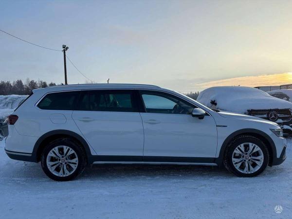 Balts Volkswagen Passat Alltrack 2023 Viļņa, ar dzinēja tilpumu 1.97 L un nobraukumu 146 tūkst. km par 28600 €, foto 5 vietnē AUTOMOTO.COM.LV