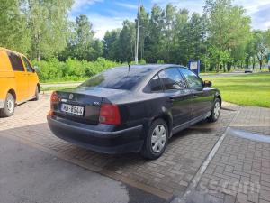 Черный Фольксваген Пассат Б3 1997 в Рига, объемом двигателя 1.90 л и пробегом 403 тыс. км за 550 €, фото  на AUTOMOTO.COM.LV