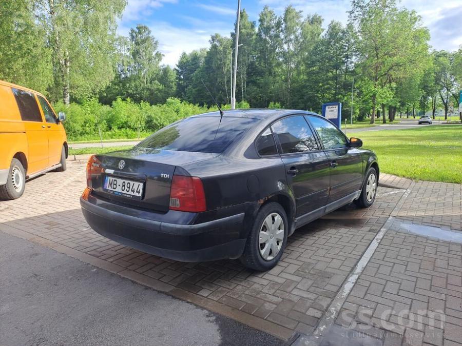 Black Volkswagen passat-b3 1997 in Riga, with an engine capacity of 1.90 L and mileage of 403 thousand km for 550 €, photo 1 on AUTOMOTO.COM.LV