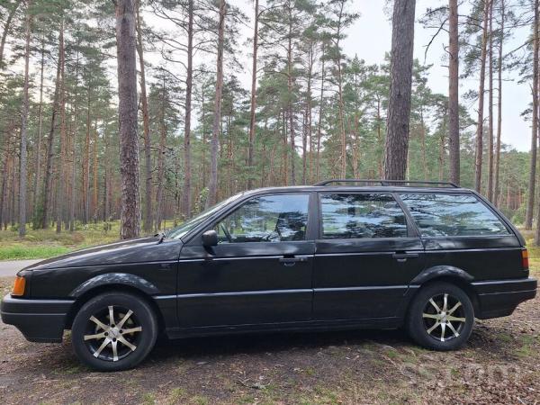 Black Volkswagen passat-b3 1989 in Riga, with an engine capacity of 1.80 L and mileage of 345 thousand km for 950 €, photo 2 on AUTOMOTO.COM.LV