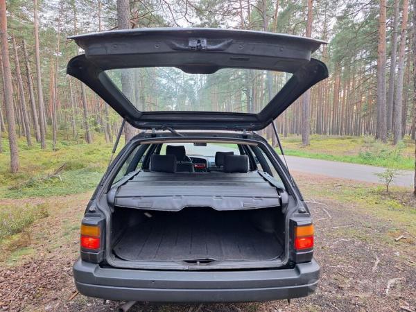 Black Volkswagen passat-b3 1989 in Riga, with an engine capacity of 1.80 L and mileage of 345 thousand km for 950 €, photo 4 on AUTOMOTO.COM.LV