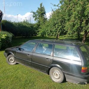 Black Volkswagen Passat B3 1989 in Tukums, with an engine capacity of 1.80 L and mileage of 289 thousand km for 350 €, photo  on AUTOMOTO.COM.LV