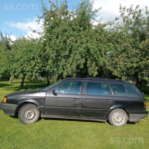 Black Volkswagen Passat B3 1989 in Tukums, with an engine capacity of 1.80 L and mileage of 289 thousand km for 350 €, photo 7 on AUTOMOTO.COM.LV