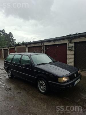 Black Volkswagen passat-b3 1991 in Riga, with an engine capacity of 2.00 L and mileage of 224 thousand km for 1999 €, photo  on AUTOMOTO.COM.LV